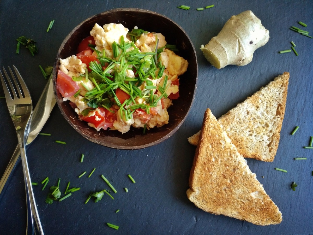 Tomate scramble eggs with ginger – michaela.cooks